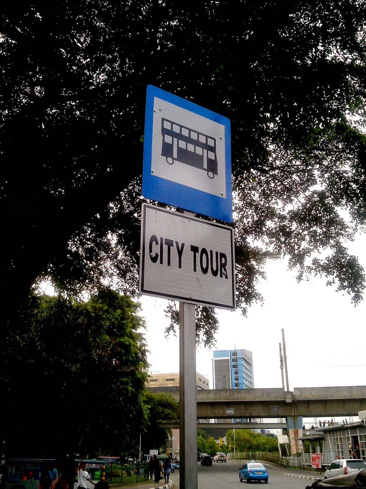 Galeri Nasional- bus keliling jakarta - farhati mardhiyah