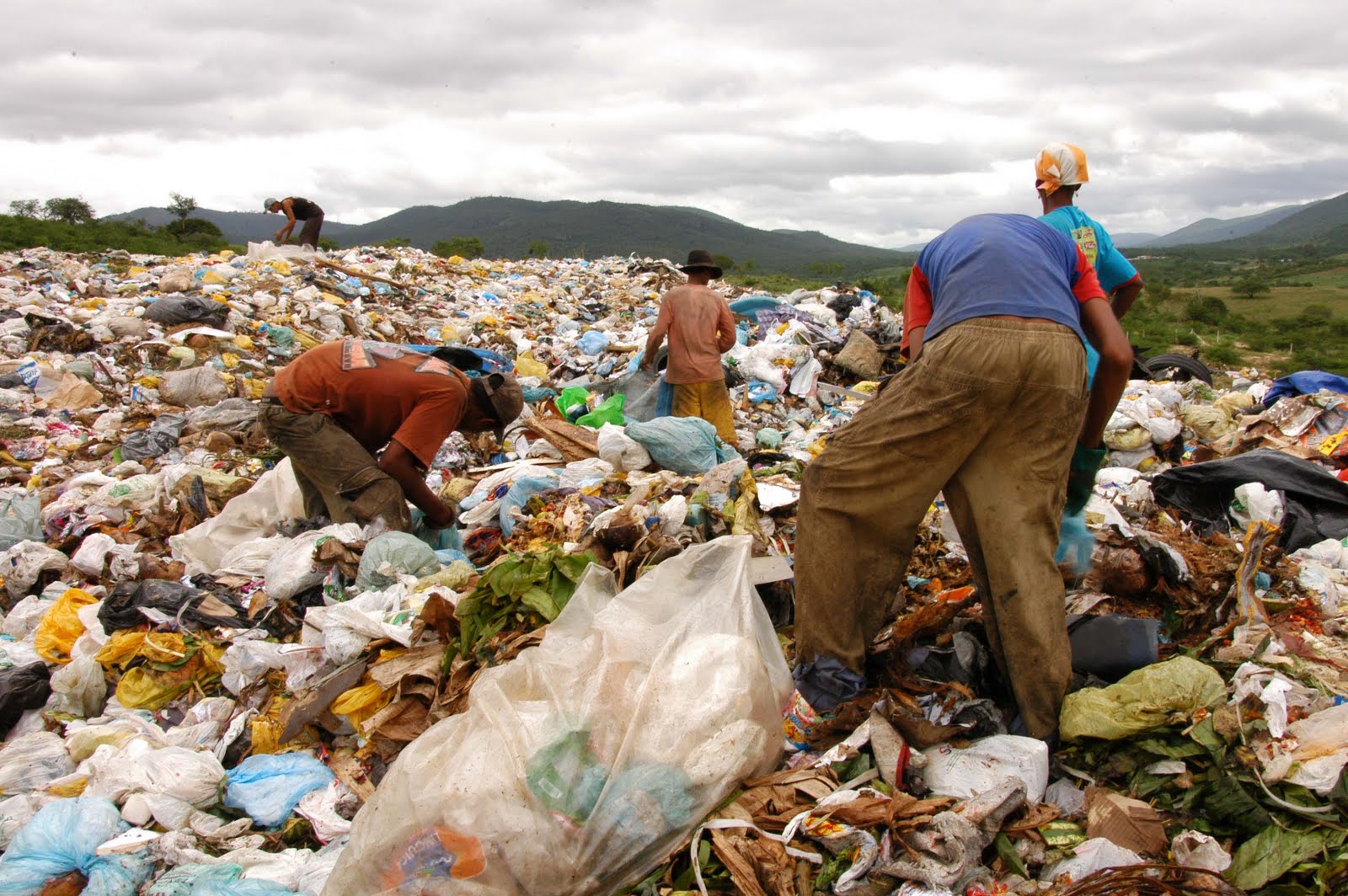 PROGRAMA CIRO SALES: JN no ar faz reportagem sobre lixão de Itabuna