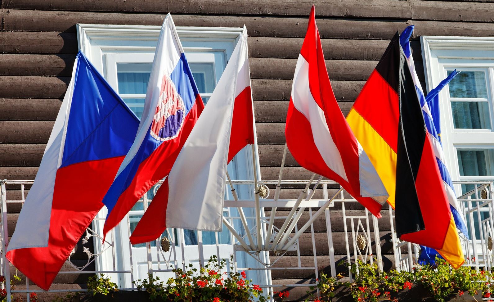 Ilmaisia kuvituskuvia: Lippuja