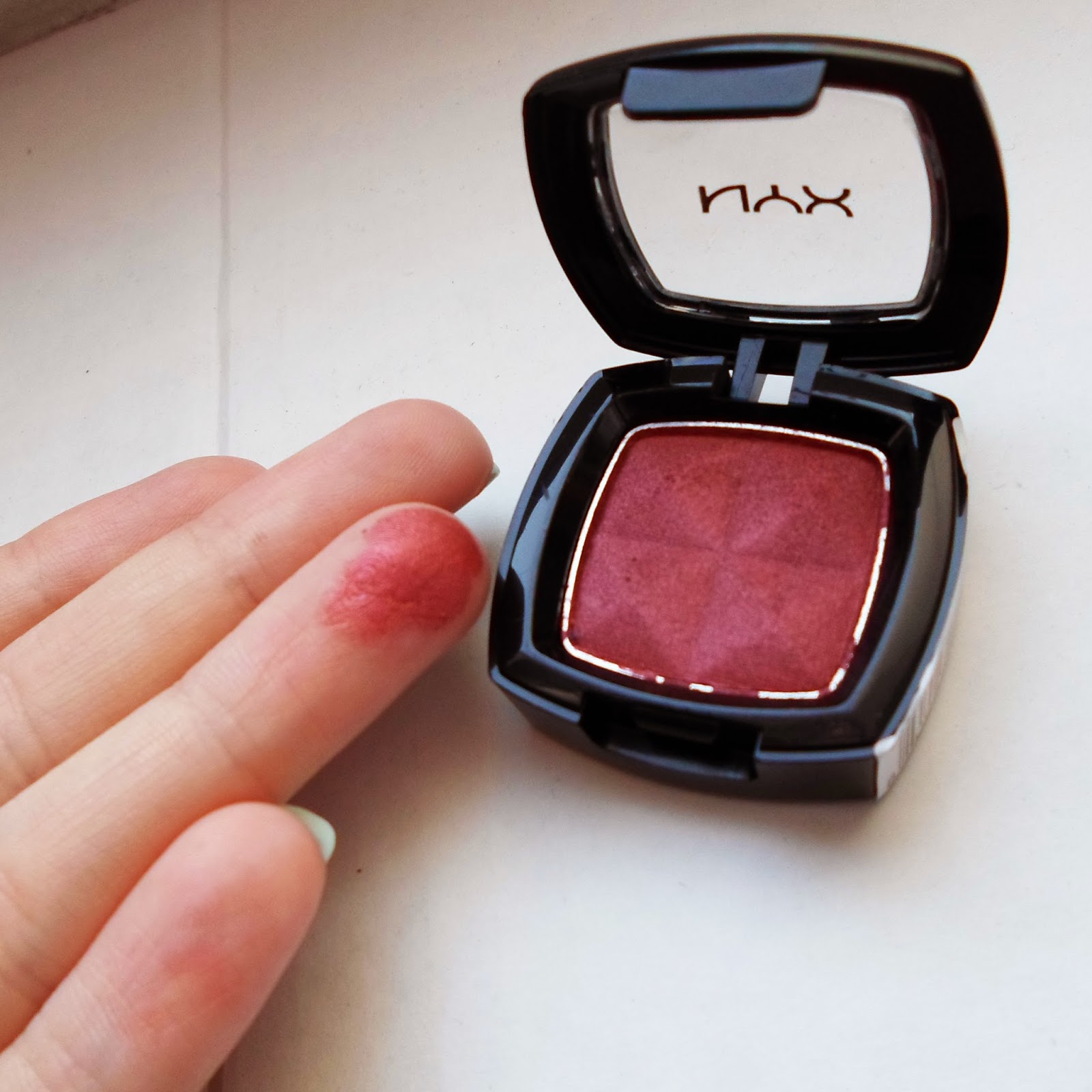 Juravlinka: NYX eye shadow in ES15 "Rust"