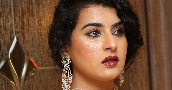 Archana Shastri in Heavy Diamond Choker - Jewellery Designs