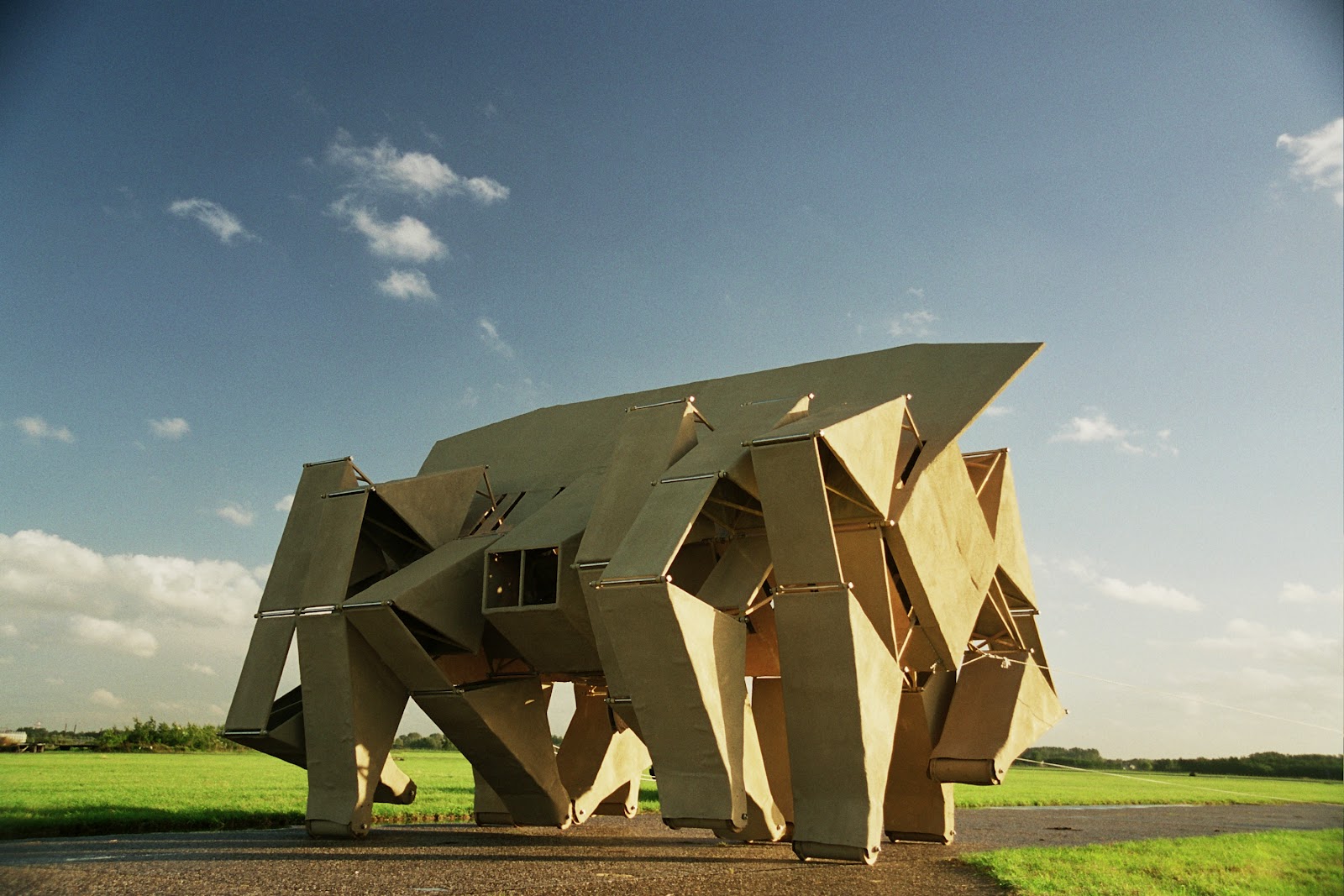 die Turbine: "strandbeests" - kinetic sculptures by theo jansen