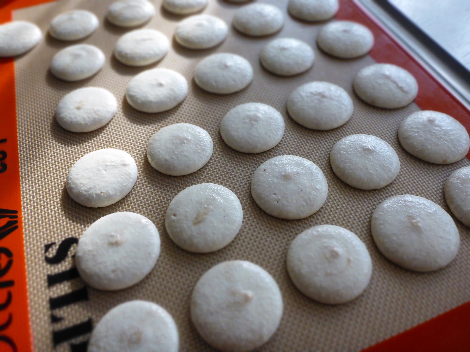 Rice pudding macarons