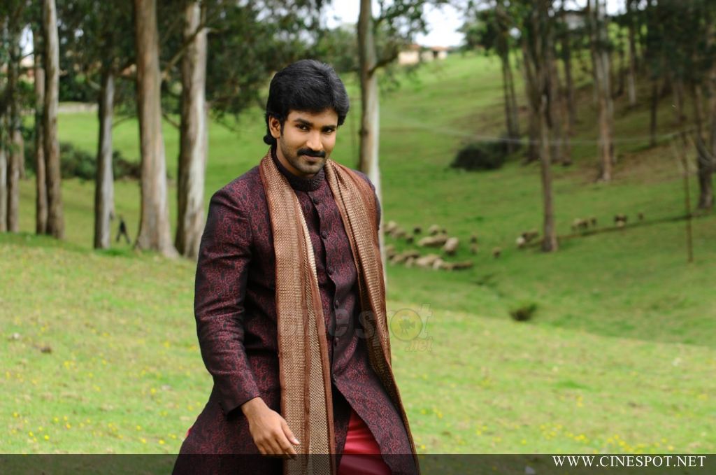 Aadhi South Actor Photos picsHotstillsupdateHotstillsupdate