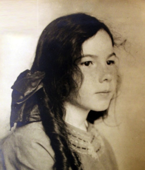 bukuKatta: Rumah Tanpa Jendela, novel Barbara Newhall Follet