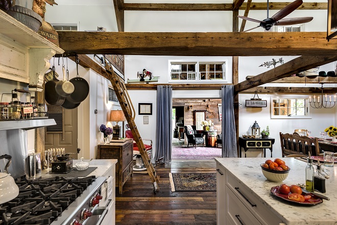 ESTILO RUSTICO: Antiguo Galpon Convertido en Vivienda Rustica