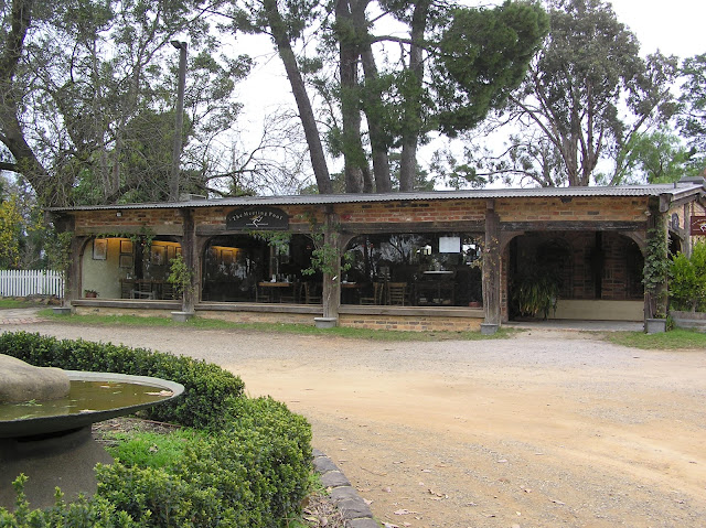 Neesie Natters: Monsalvat