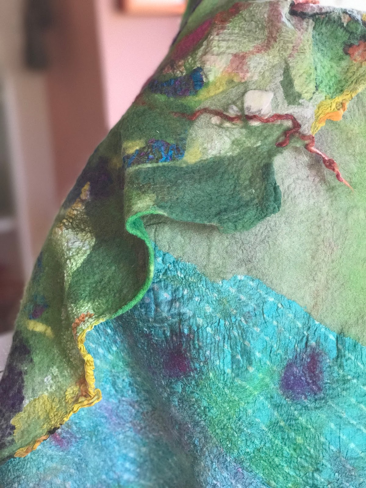 Studio 907: How to create a nuno felt abstract design with prefelts