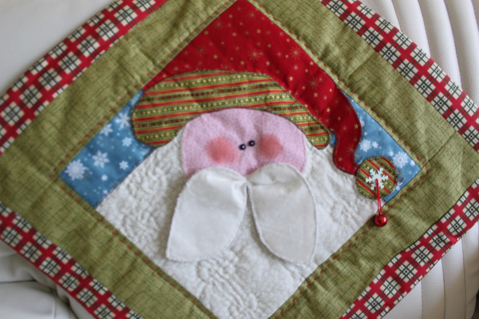 LABORES DE LILIANA: COJÍN NAVIDAD EN PATCHWORK APLIQUE DISEÑO DE ART TO ...