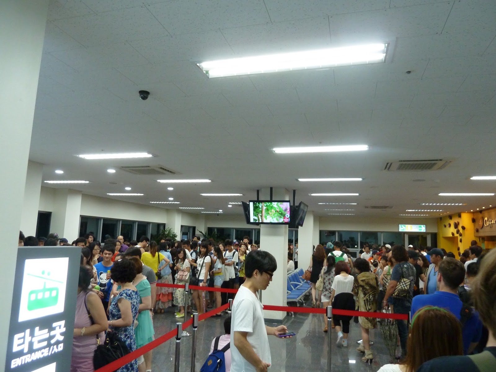 Queuing for a visit to N Seoul Tower | Life in a rucksack