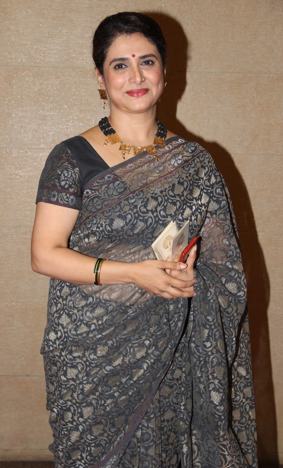 Supriya Pilgaonkar Facts, Age, Wiki, Biography, Height, Weight, Affairs ...