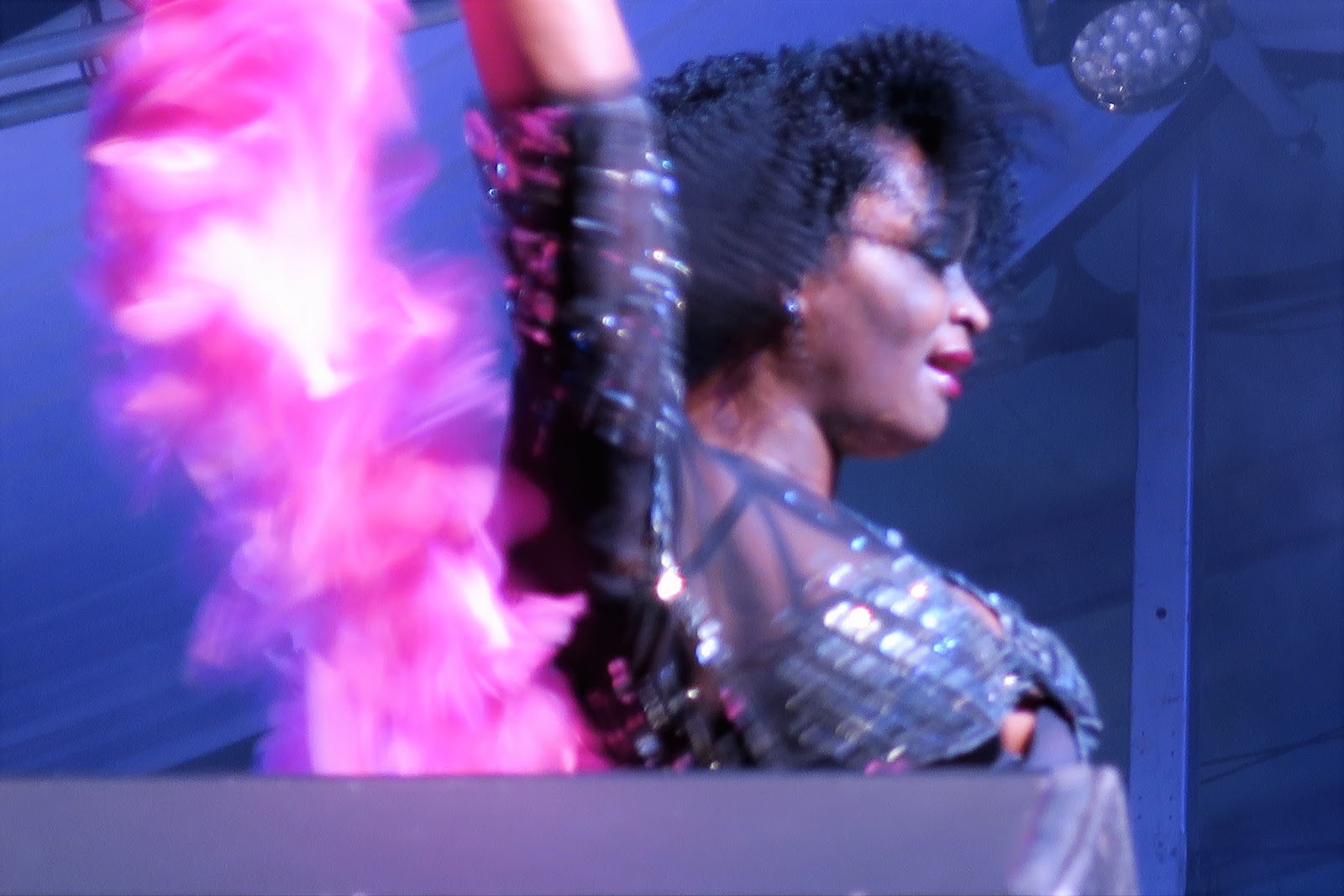 Living Rootless: Toronto: Jazz Festival 2016: KC and the Sunshine Band