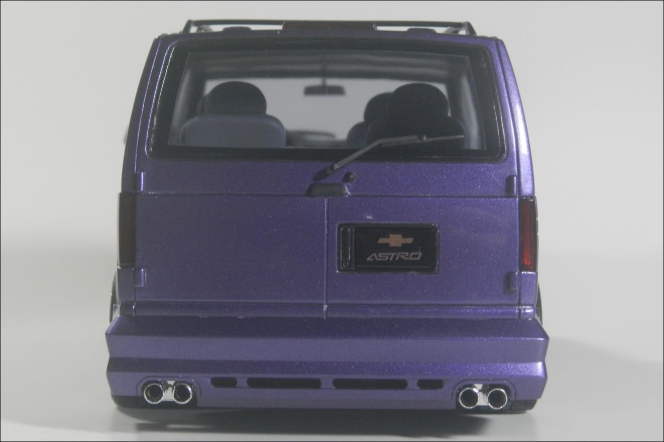 AG6602 良仔Blog: Fujimi - 1:24 Chevrolet Astro Xenon Python + Aoshima - 1 ...