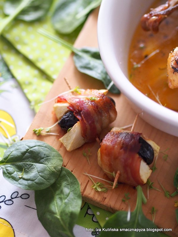 Najlepsza perliczka pieczona, z jabłkami i boczkiem | Smaczna Pyza