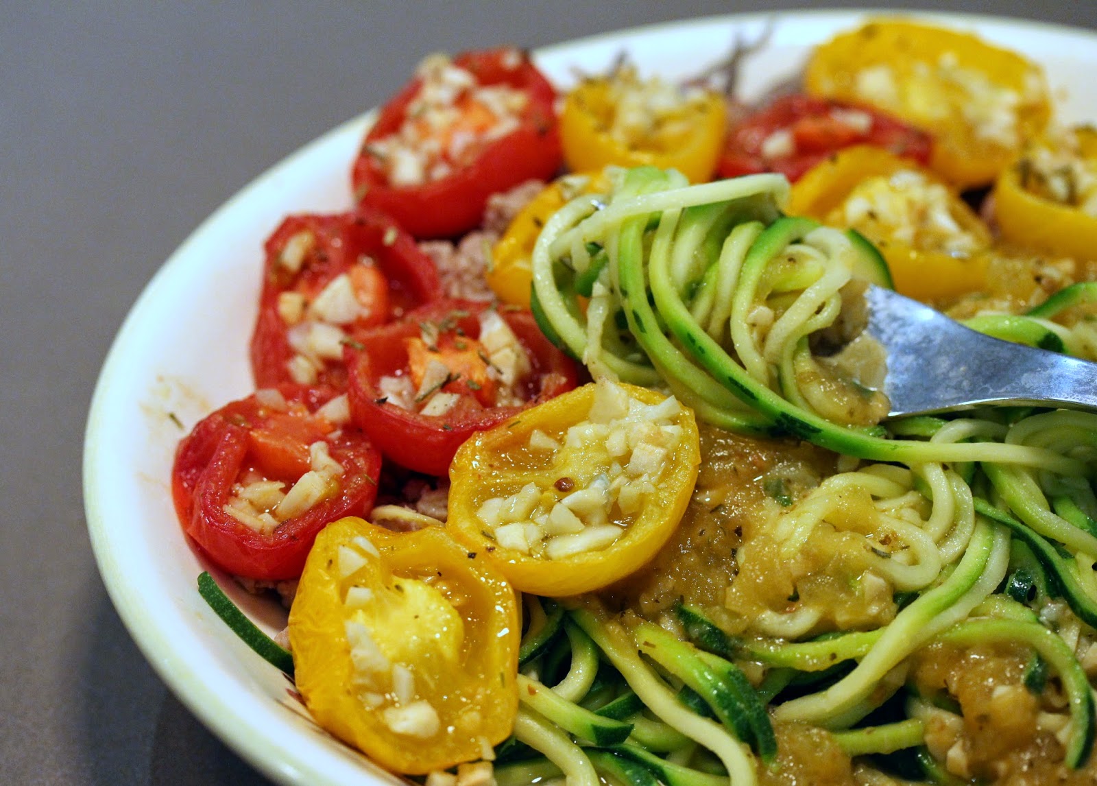 Au gré du marché: Spaghetti de courgettes, sauce aux tomates cuites et ...