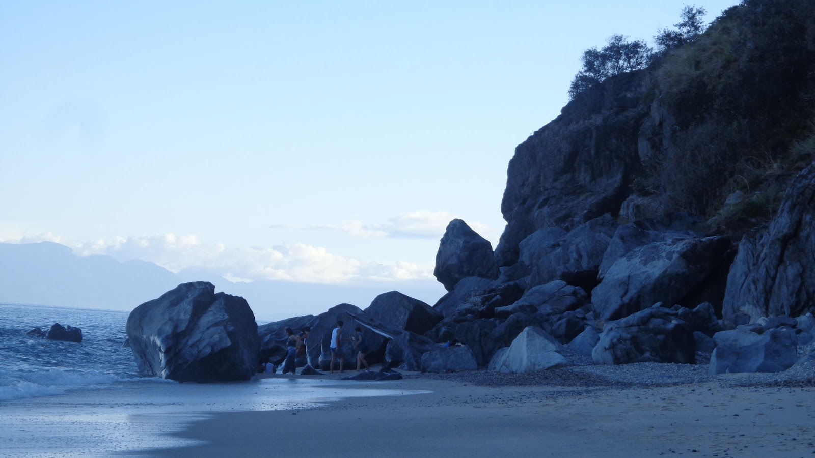 Beach Bumming in Dipaculao, Aurora - The Wandering Juan