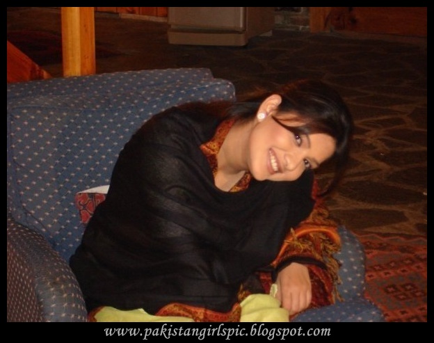 PAKISTANI ACTRESS SARA CHAUDHRY | Fun To Move In USA