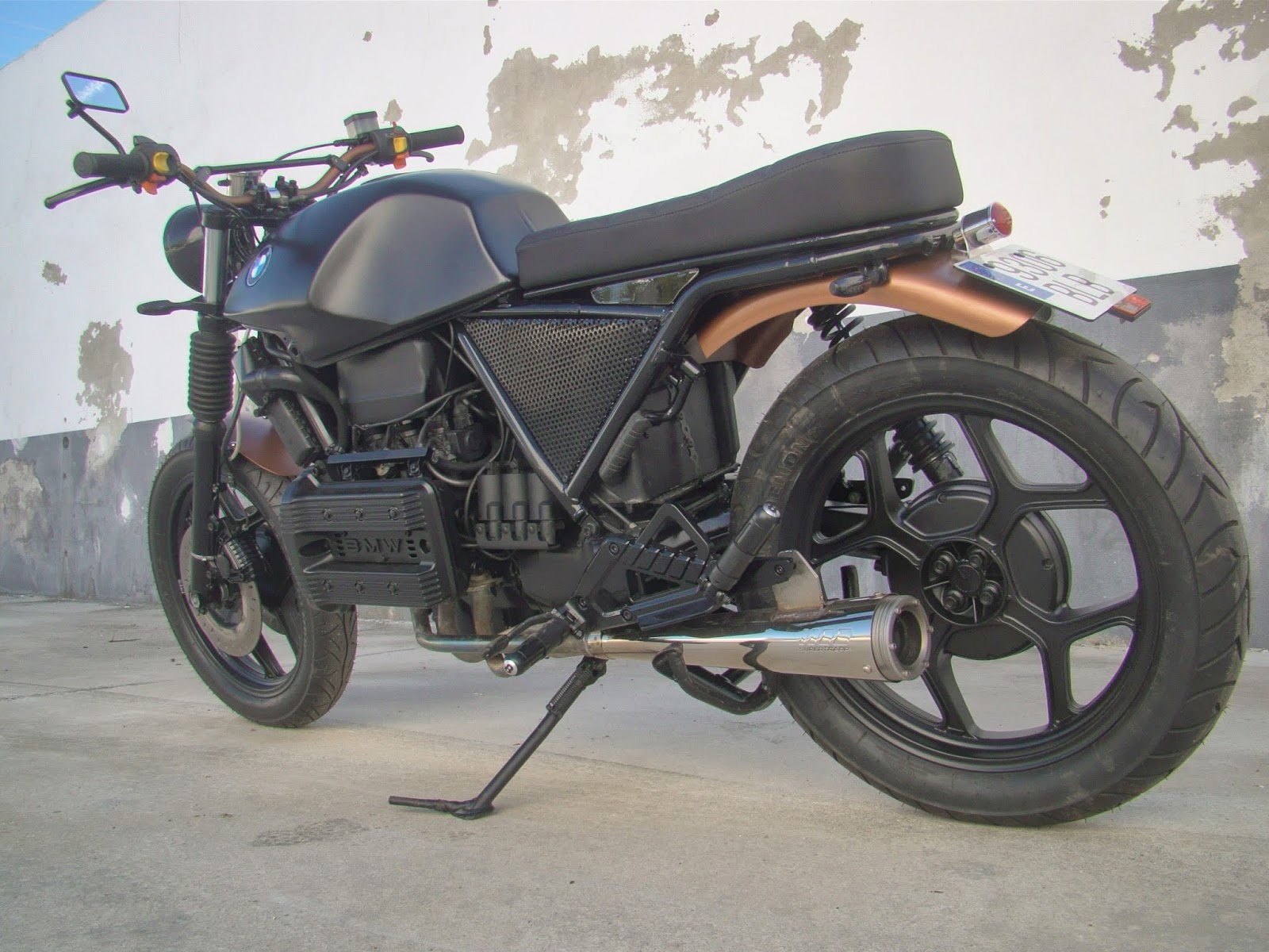 MALA VIDA CUSTOM GARAGE: BMW K75 CAFE RACER