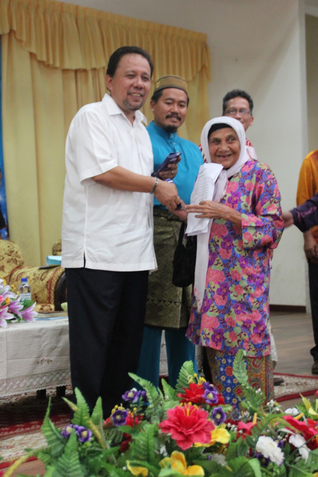 SMK JELAI: TERIMA KASIH YB DATO`ISMAIL LASIM(ADUN SENALING) MENYERAHKAN ...