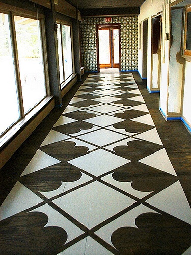 the cool look of black and white floors | Excellent Home Decor