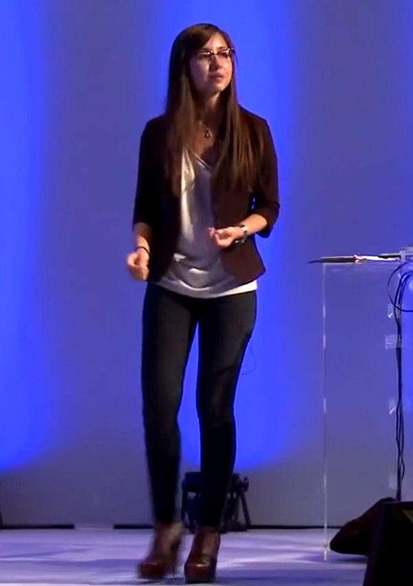 How Tall is Amanda Rosenberg? – Celebrity Heights | How Tall Are ...