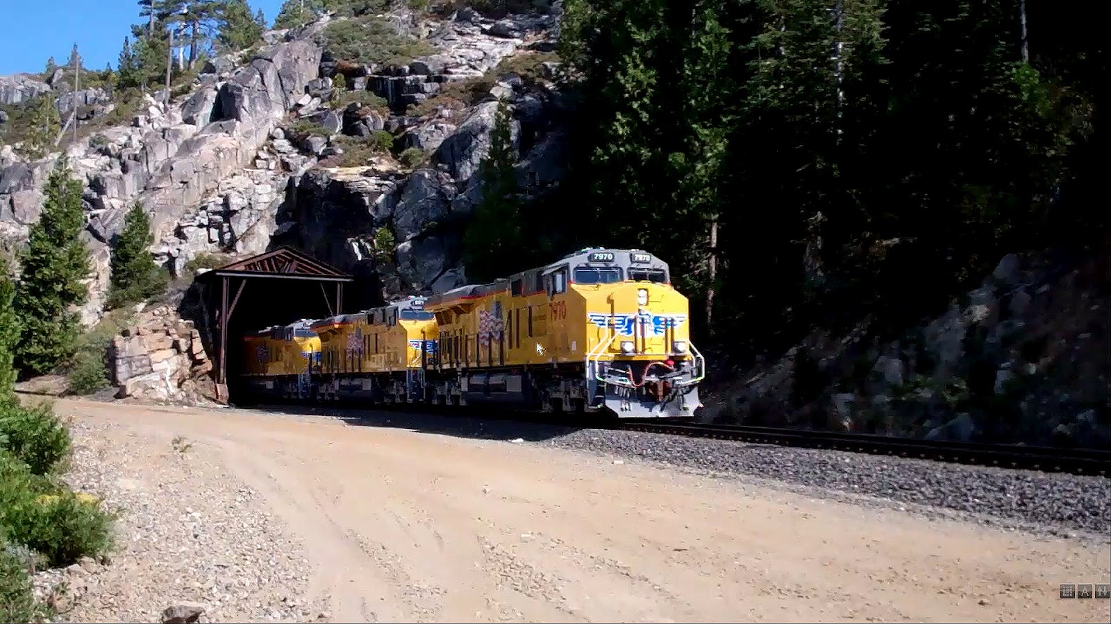 Milepost 154: A Train Blog: UP 7970 West: an incredibly SHINY new ...