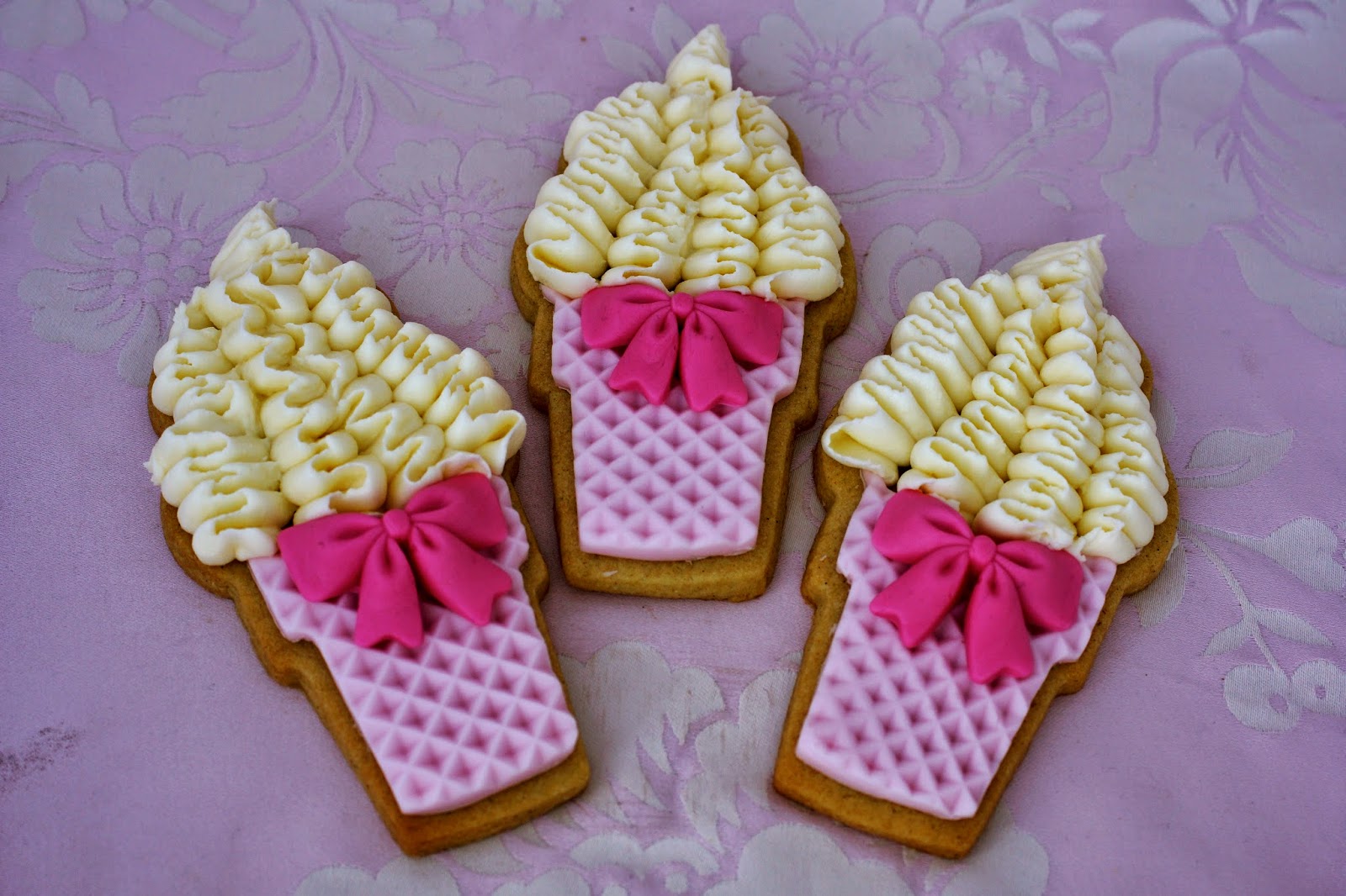 Adventures in Sugarland: Raspberry Ripple Ice Cream Cookies