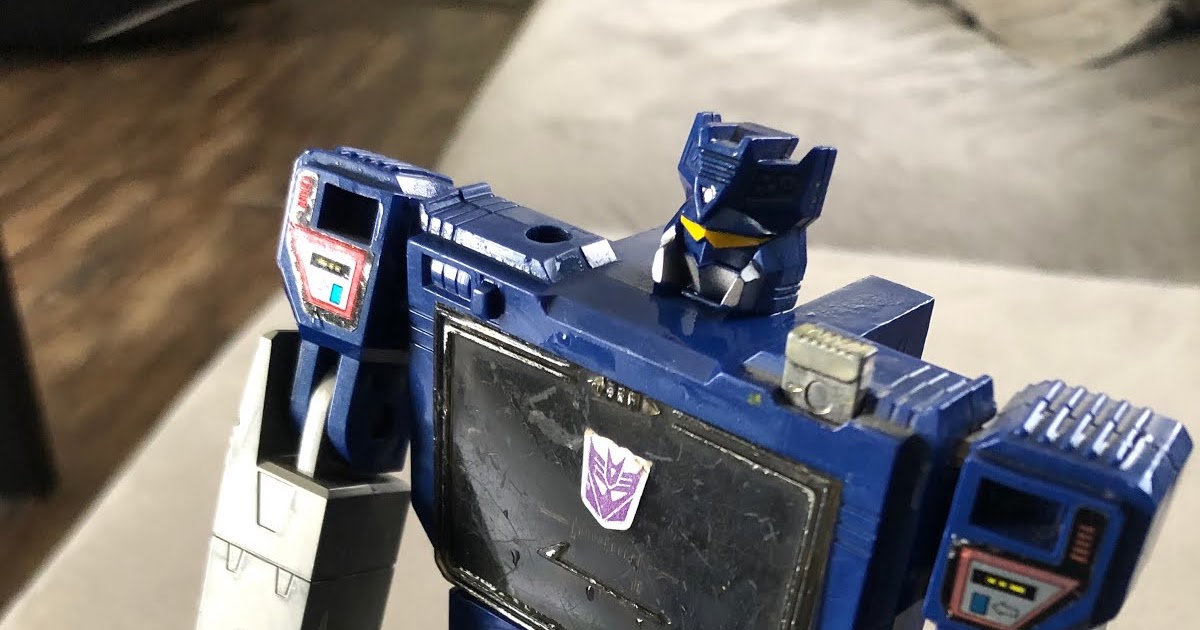 Soundwave Generation One Transformer action figure