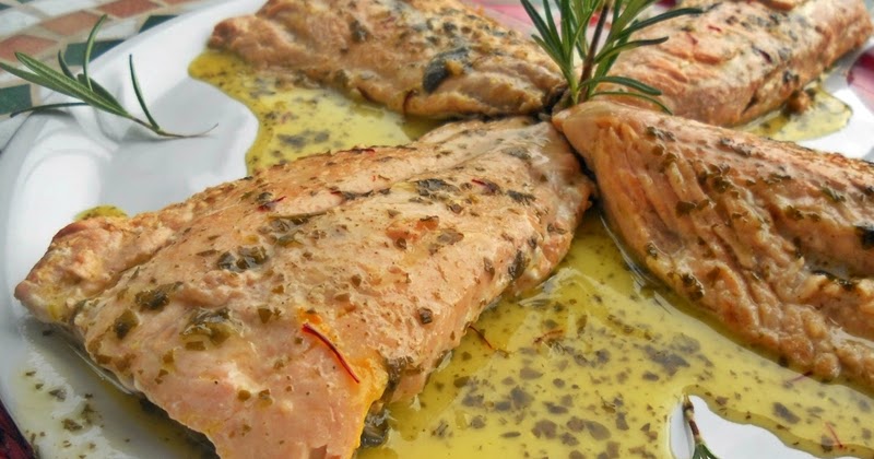 Filetes de salmón en salsa de limón y azafrán - gastronomistico.com