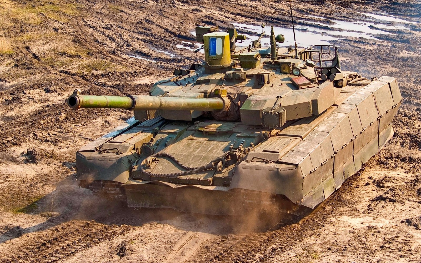 Współczesna technika wojskowa: T-84Opłot M Ukraiński czołg średni