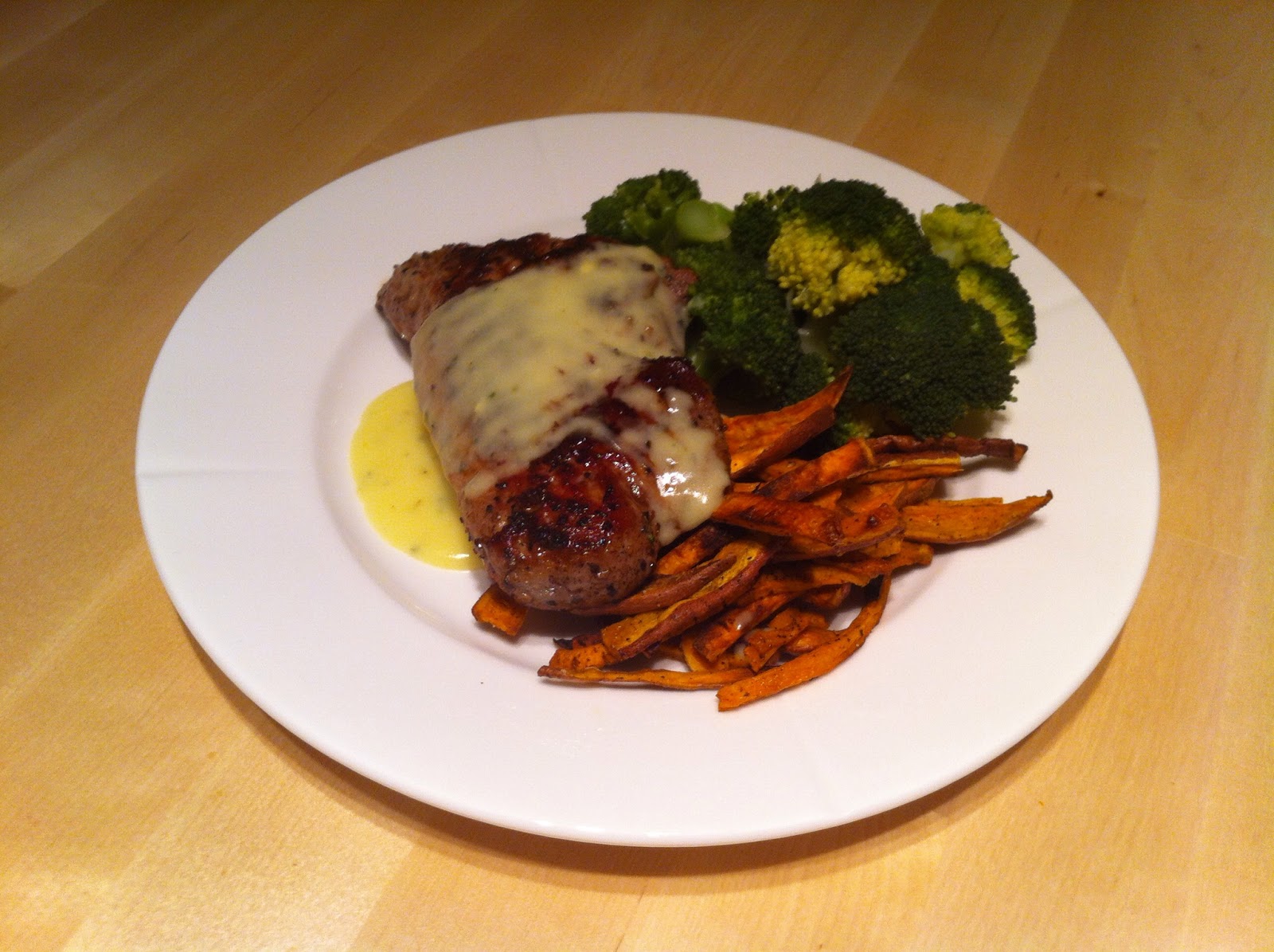 Made By Thesta: Biff med brokkoli, pomfri av søtpoteter og lett ...