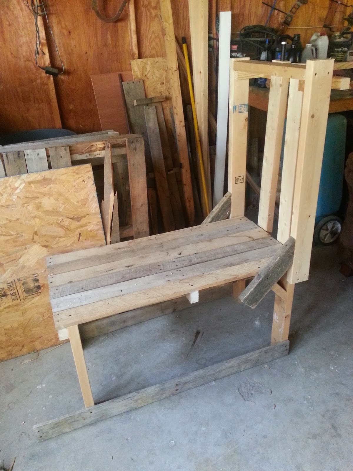 Edgington Farm: Pallet Goat Stand