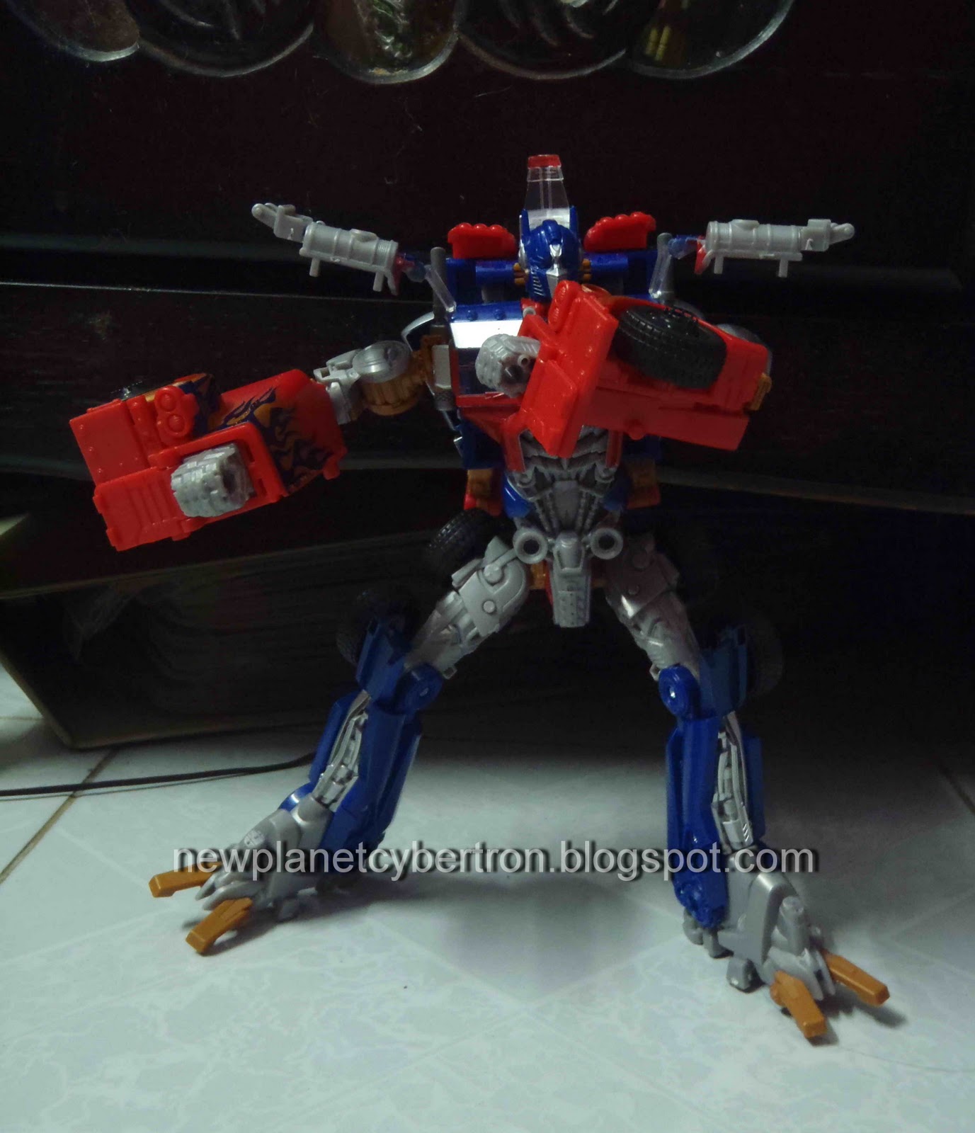New Planet Cybertron: Transformers Review: Dragon Year Exclusive ...