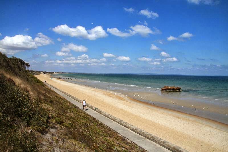 TRACKS, TRAILS AND COASTS NEAR MELBOURNE : Mentone Beach Coastal Hike