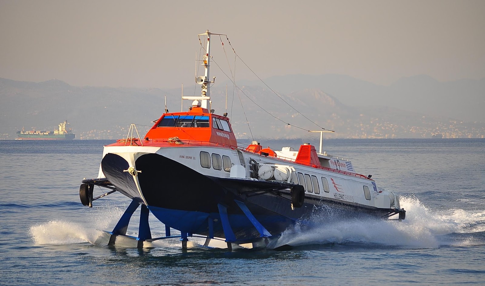 Dailypress24: ΜΗΧΑΝΙΚΗ ΒΛΑΒΗ ΤΟΥ FLYING DOLPHIN XVII ΣΤΗΝ ΥΔΡΑ