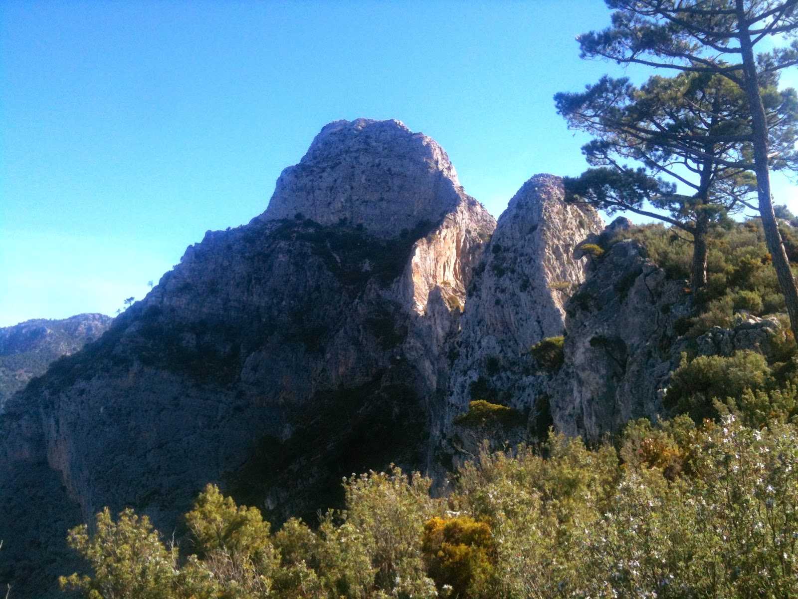 ZAPAS VOLADORAS: SUBIDA AL PICO ALMENDRON