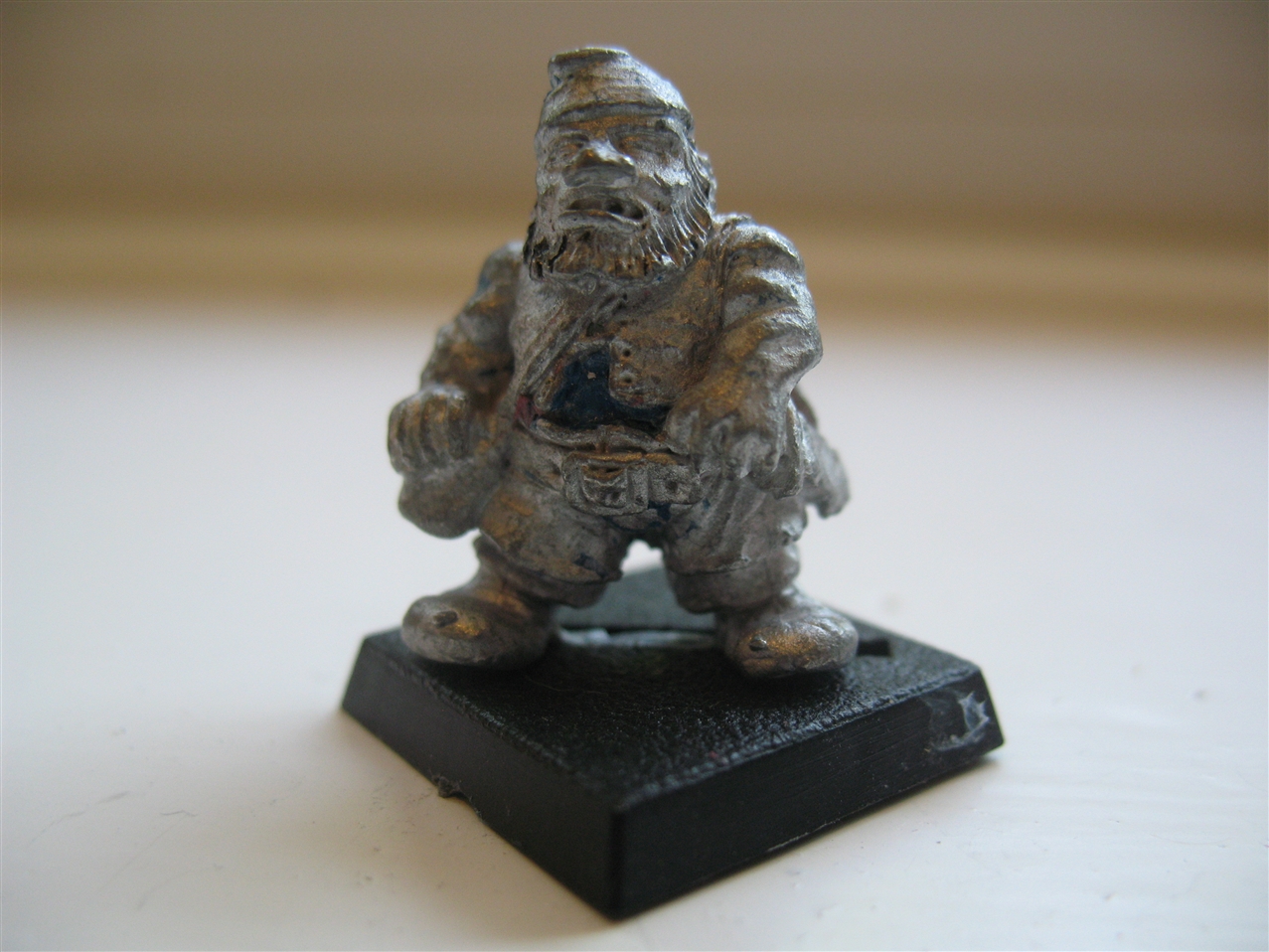 A home for my miniatures: Fat dwarf engineer