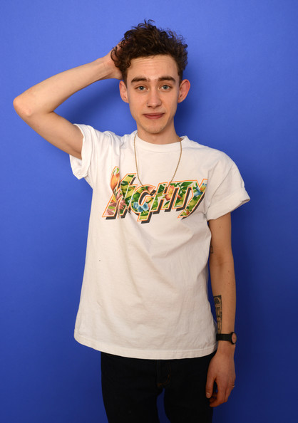 El Lavadero de las Muñecas: CANTANTE DE YEARS & YEARS BESA A NOVIO EN SHOW