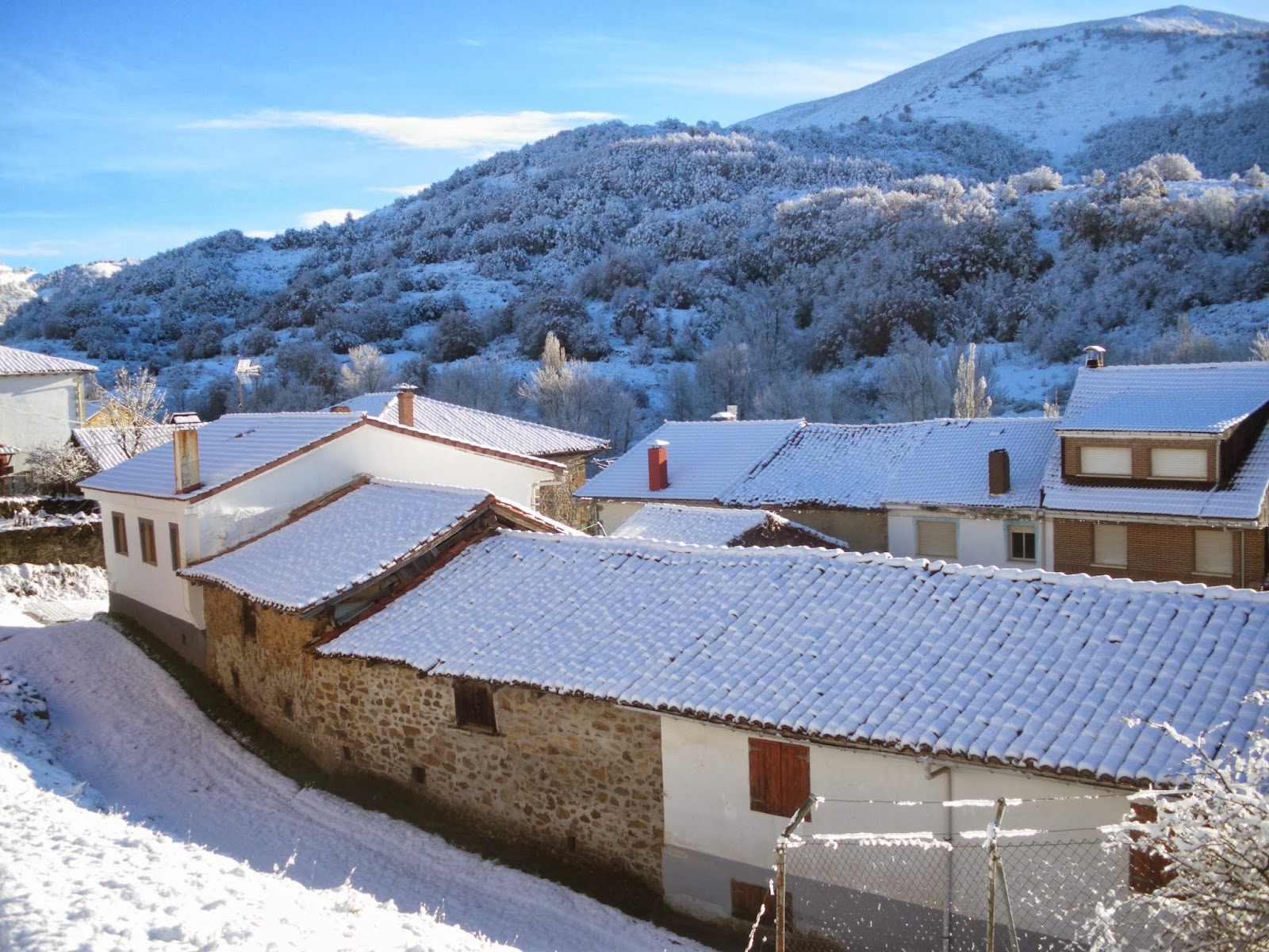 Arte y Arquitectura: Visita a obra: la primera nevada en Prioro, León
