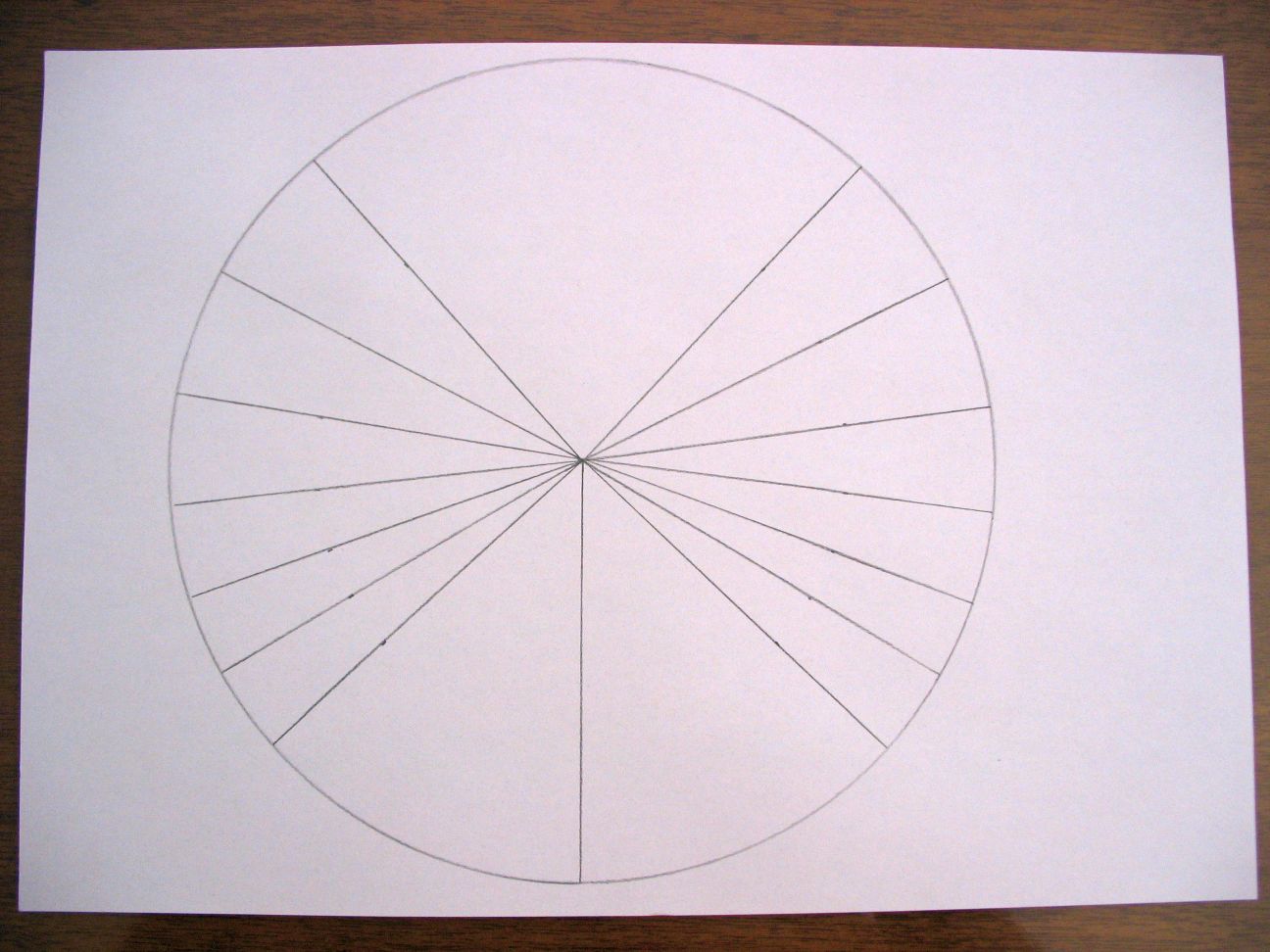 Cercul de stele: Un cadran solar orizontal din hârtie