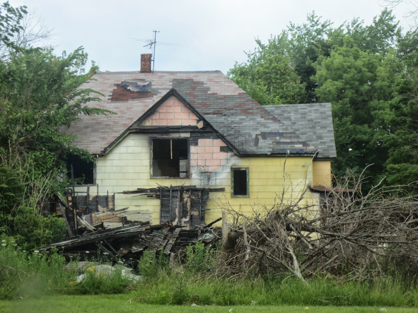 Detroit's post apocalyptic wasteland. Where have all the people gone ...