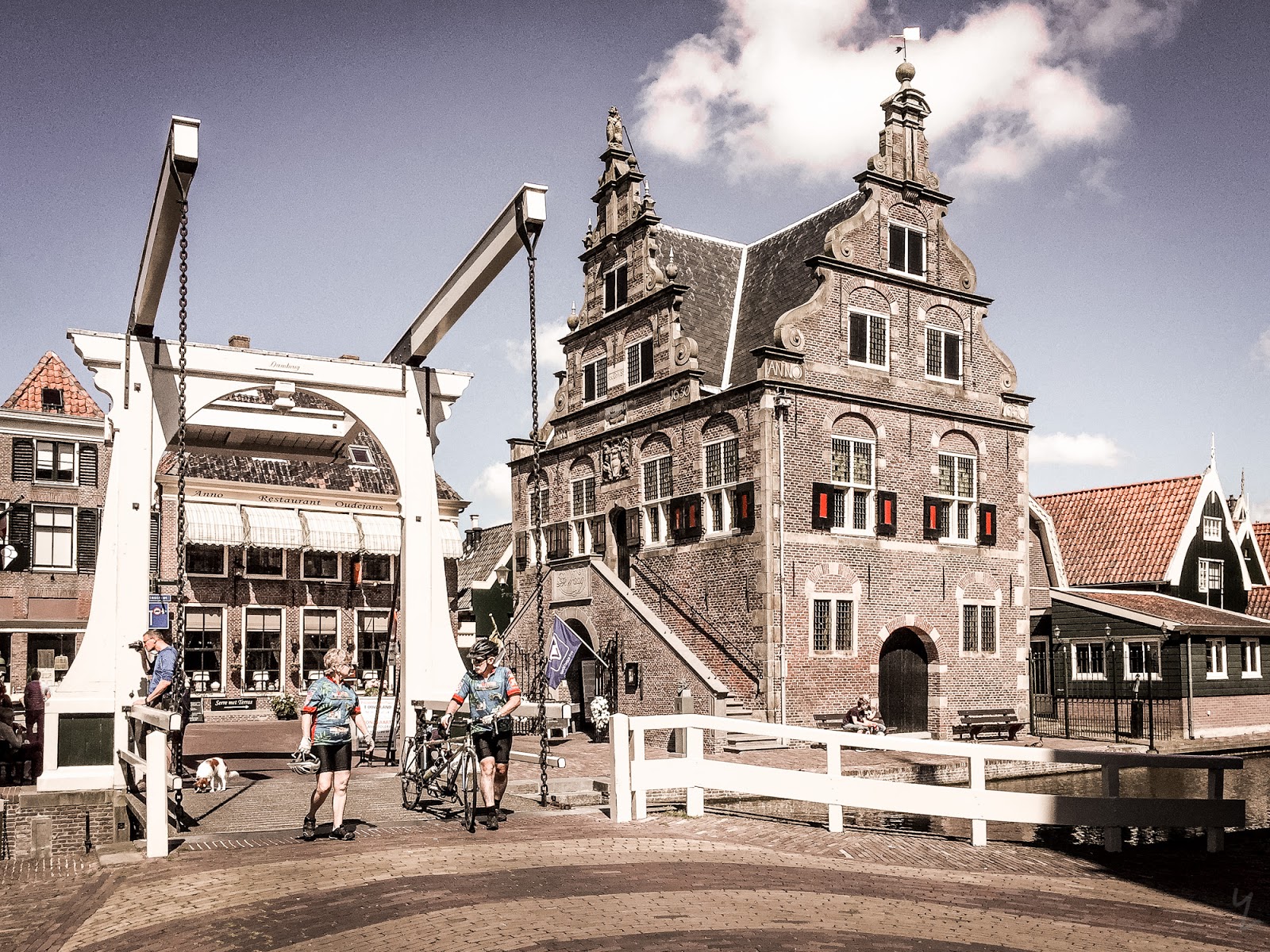 FotoBlog van Rob IJsselstein: De waag in De Rijp; fotonabewerking