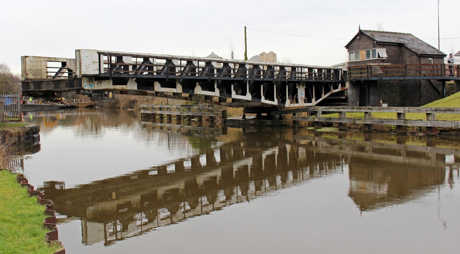 sconzani: Swing Bridges on the Weaver