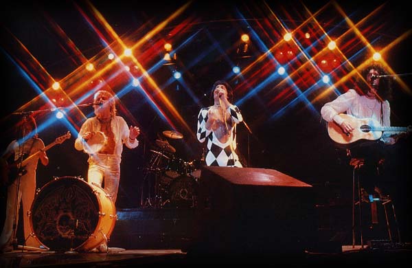 Tráfico de Influências: Queen - Golden Demos