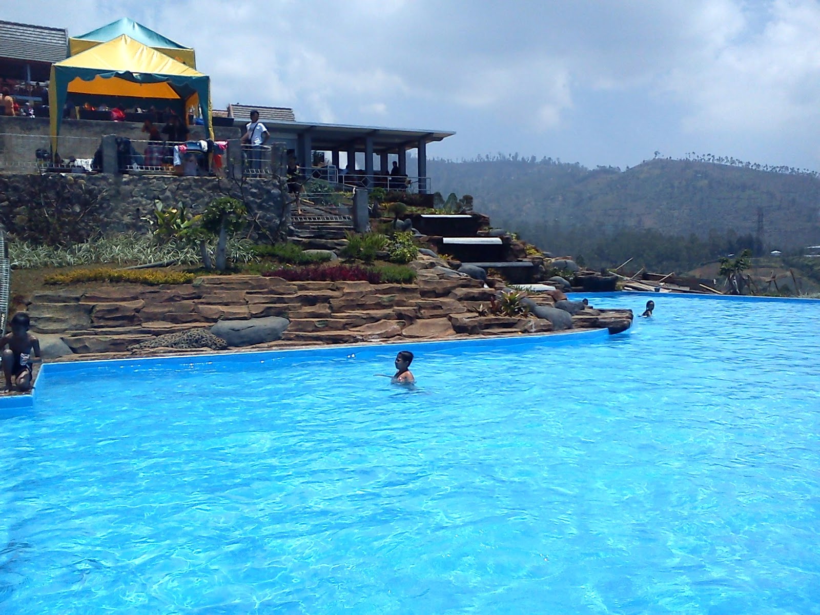 Traveller Amatir: Darajat Waterboom & Hot Spring Water Garut