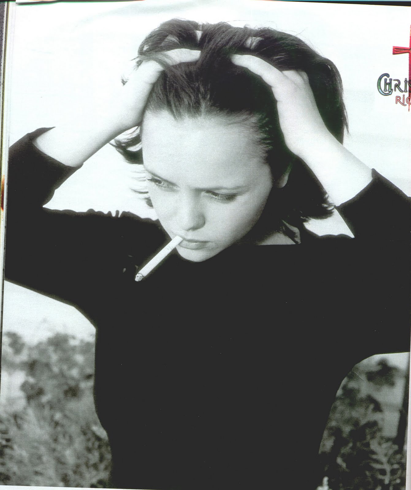 WonderfulChristinaRicci: Christina Ricci mit Zigarette auf älterem Bild ...