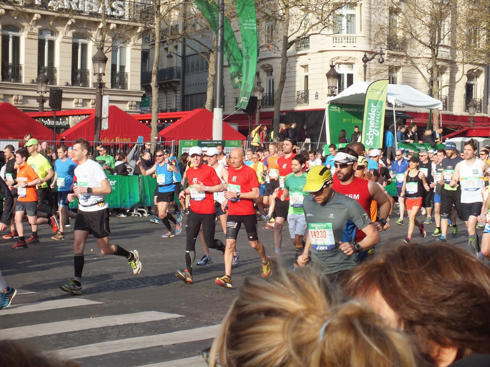 Dossard 42195: Marathon de Paris : entre douleur et solidarité