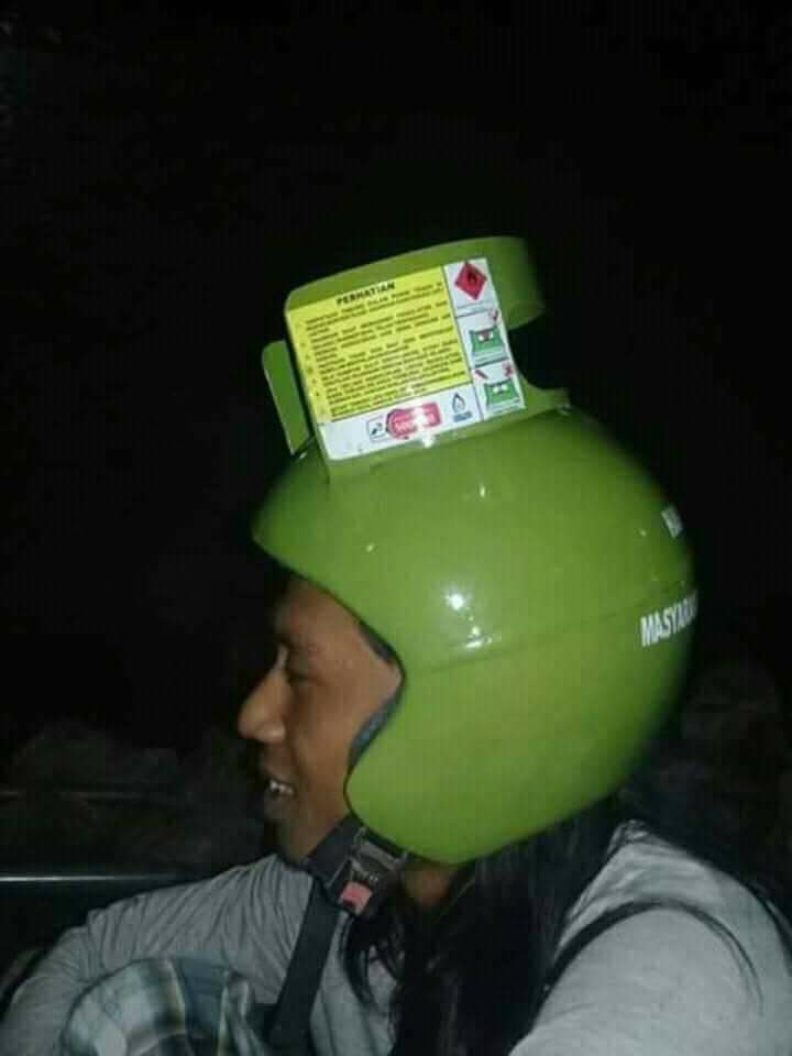 Lucu Helm Yang Terbuat Dari Tabung Gas Elpiji - Intanpari.com