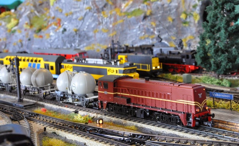 Frank103 lokomotievenpark: Roco 69926: de bruine NS 2200 net nummer 2201