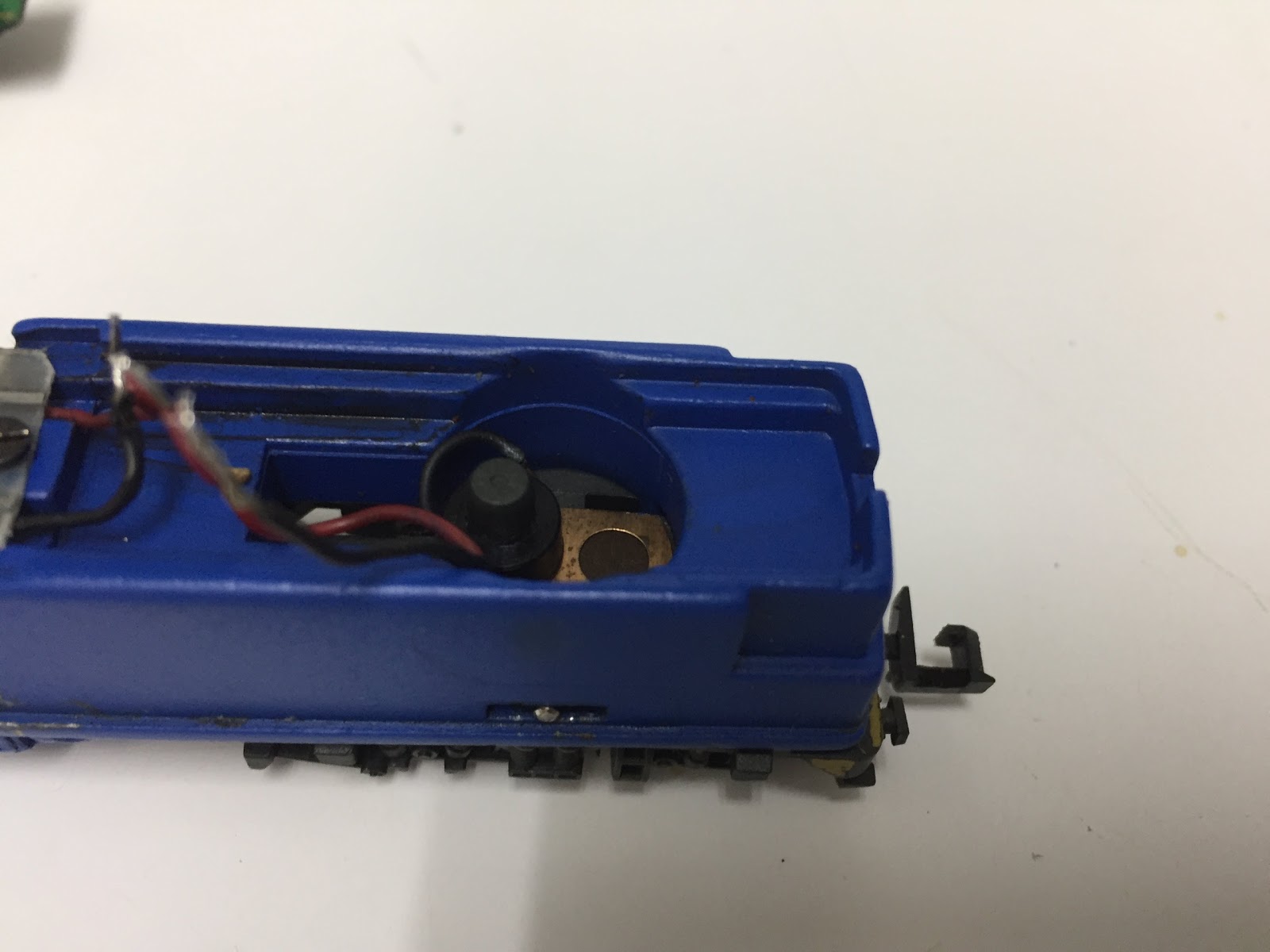 Little railways EN: DCC conversion for N gauge locomotive (Renfe 269)